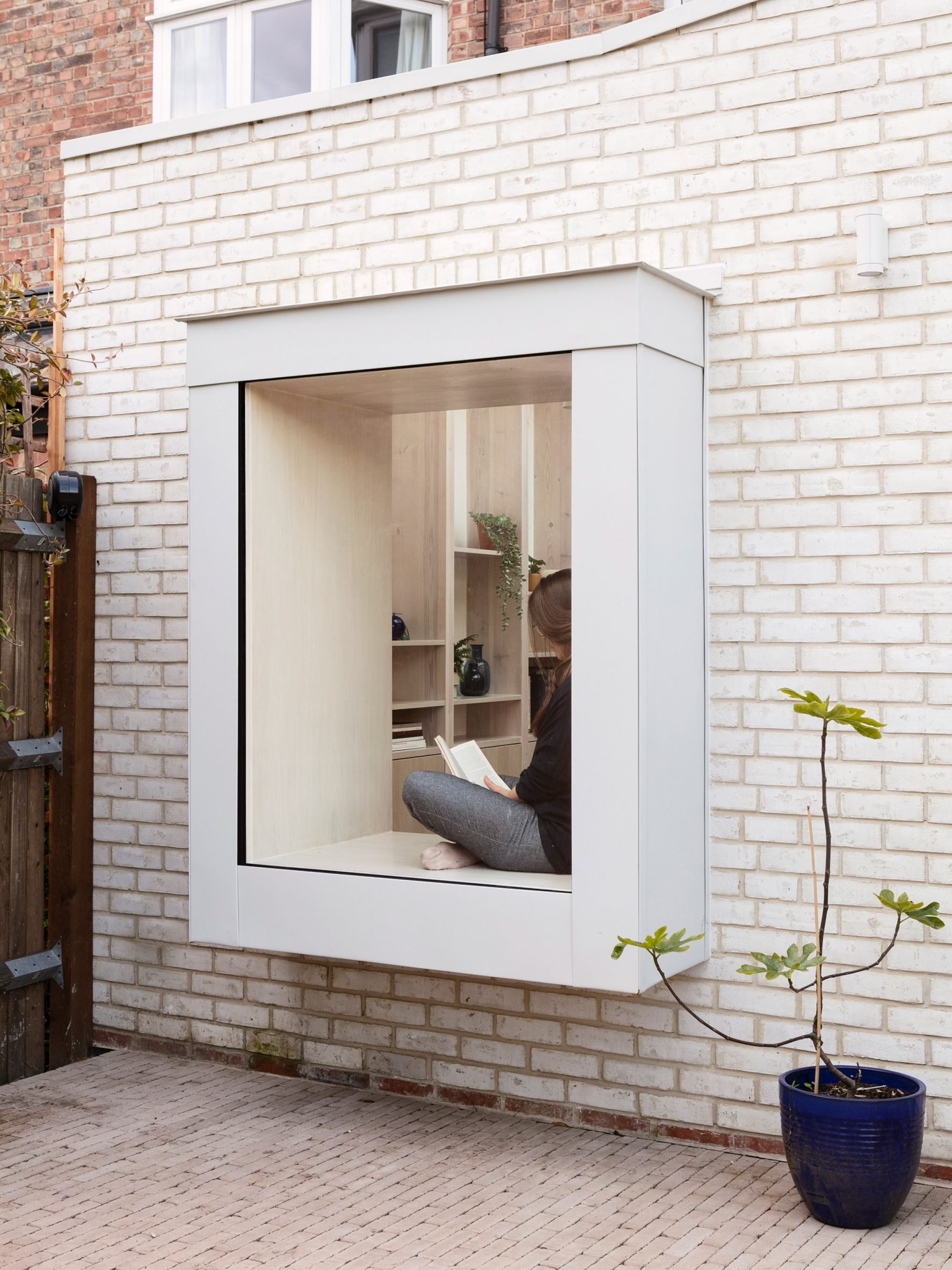 extended/ oerial/ projected wall with window - Architecture ...
